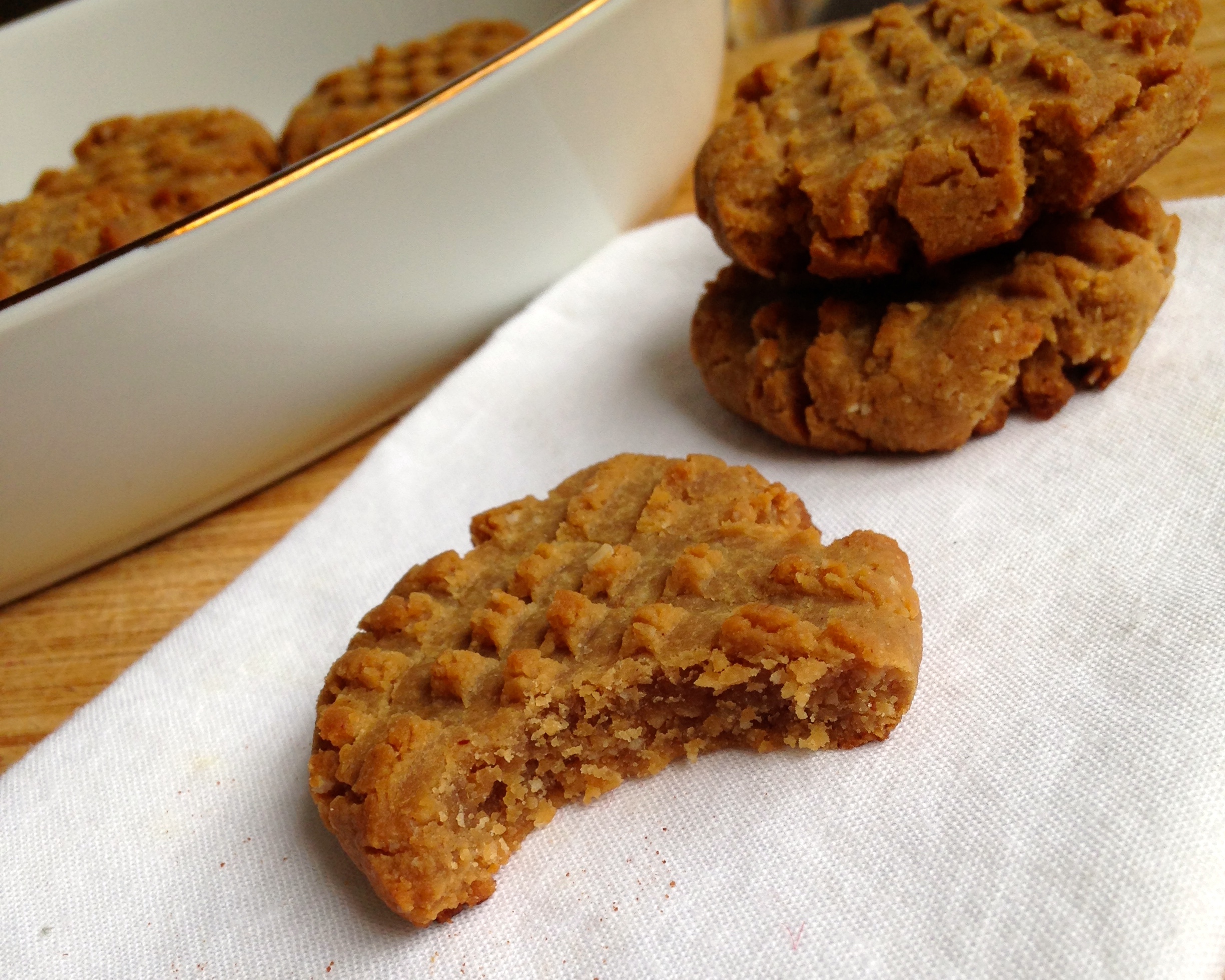 Five Ingredient Peanut Butter Cookies | skinnysweettreats